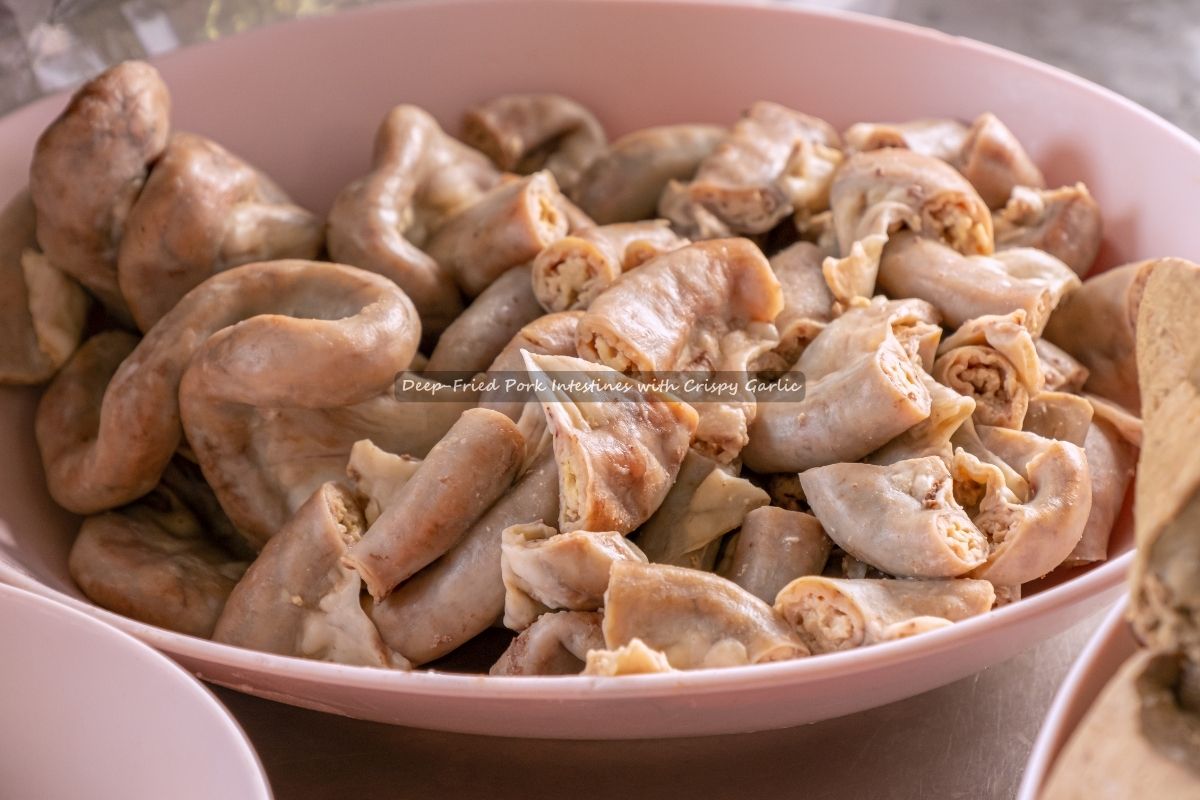 Deep-Fried Pork Intestines with Crispy Garlic (Thai Recipe)