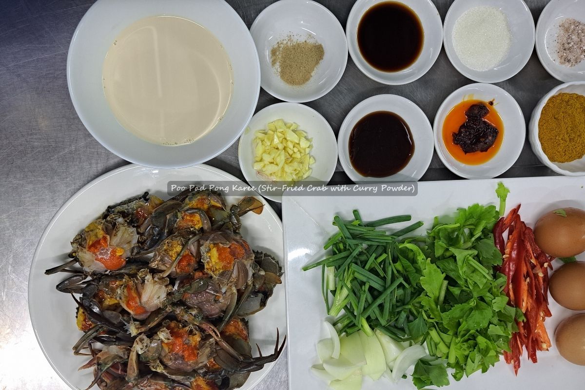 Authentic Poo Pad Pong Karee (Stir-Fried Crab with Curry Powder)
