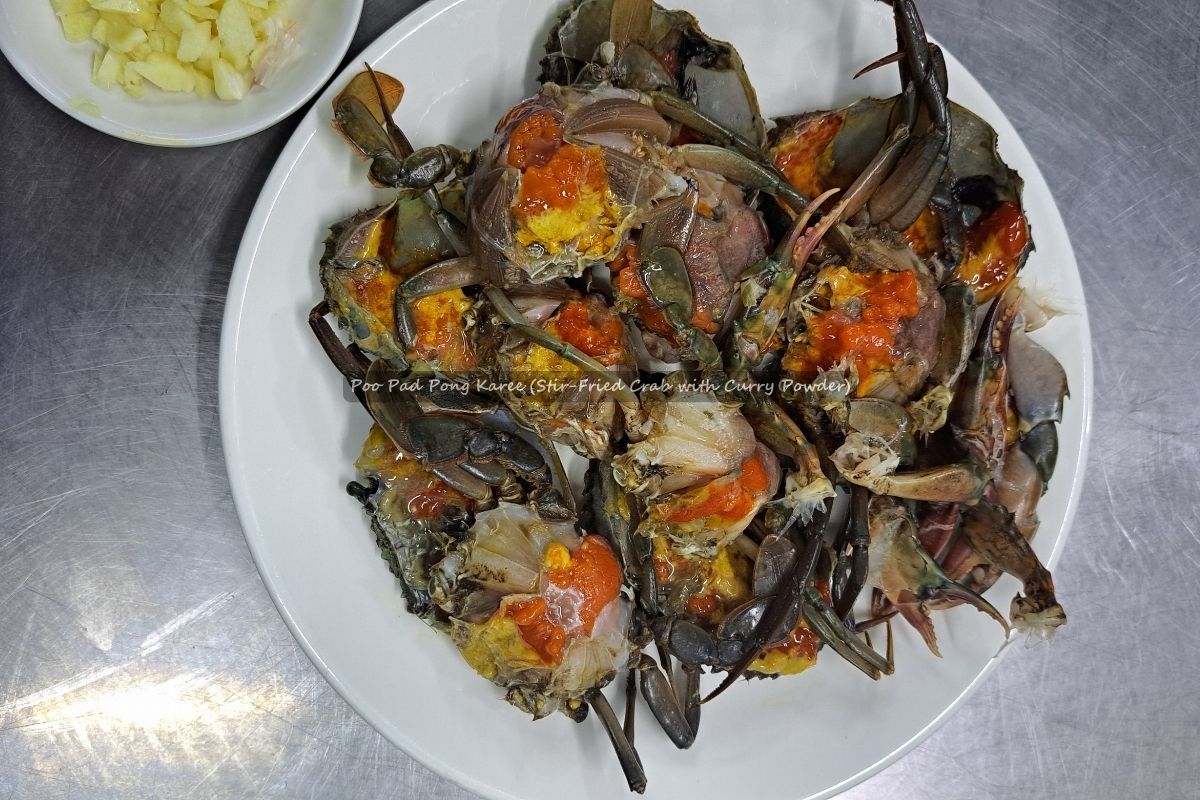 Authentic Poo Pad Pong Karee (Stir-Fried Crab with Curry Powder)