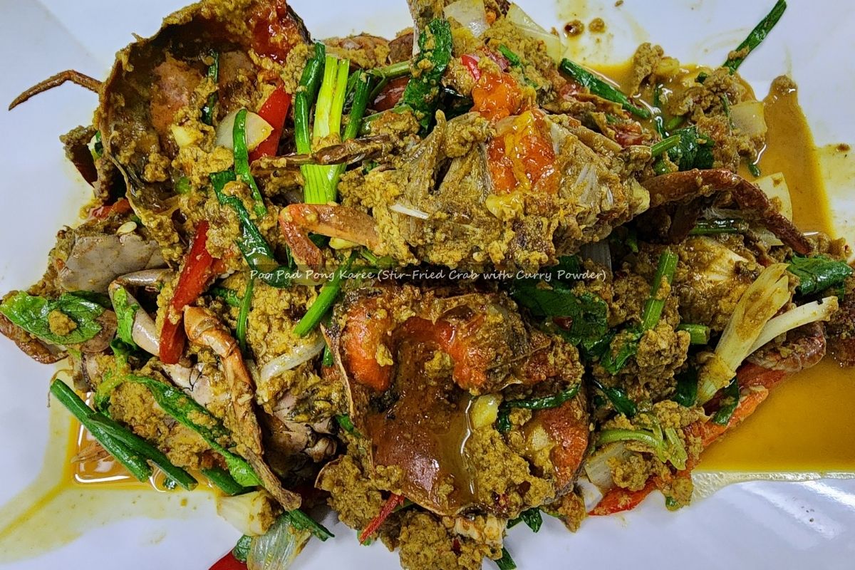 Authentic Poo Pad Pong Karee (Stir-Fried Crab with Curry Powder)