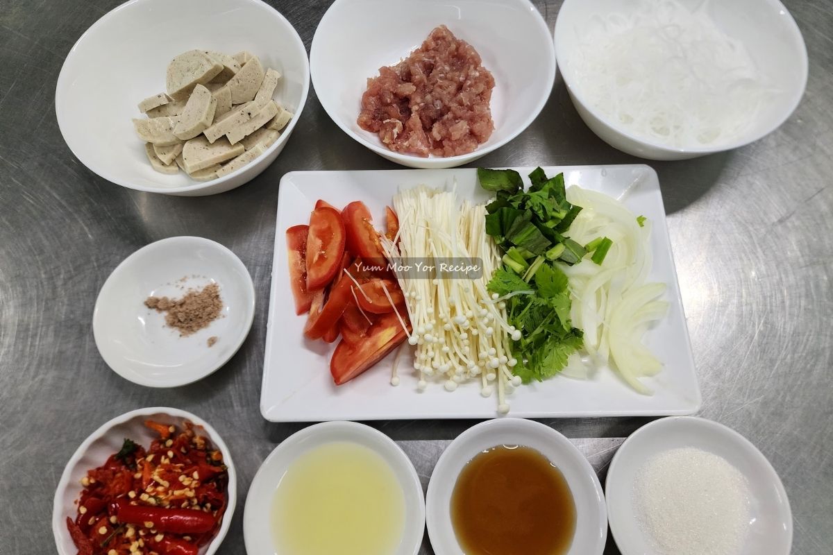 Yum Moo Yor Recipe – Spicy & Tangy Thai Pork Sausage Salad